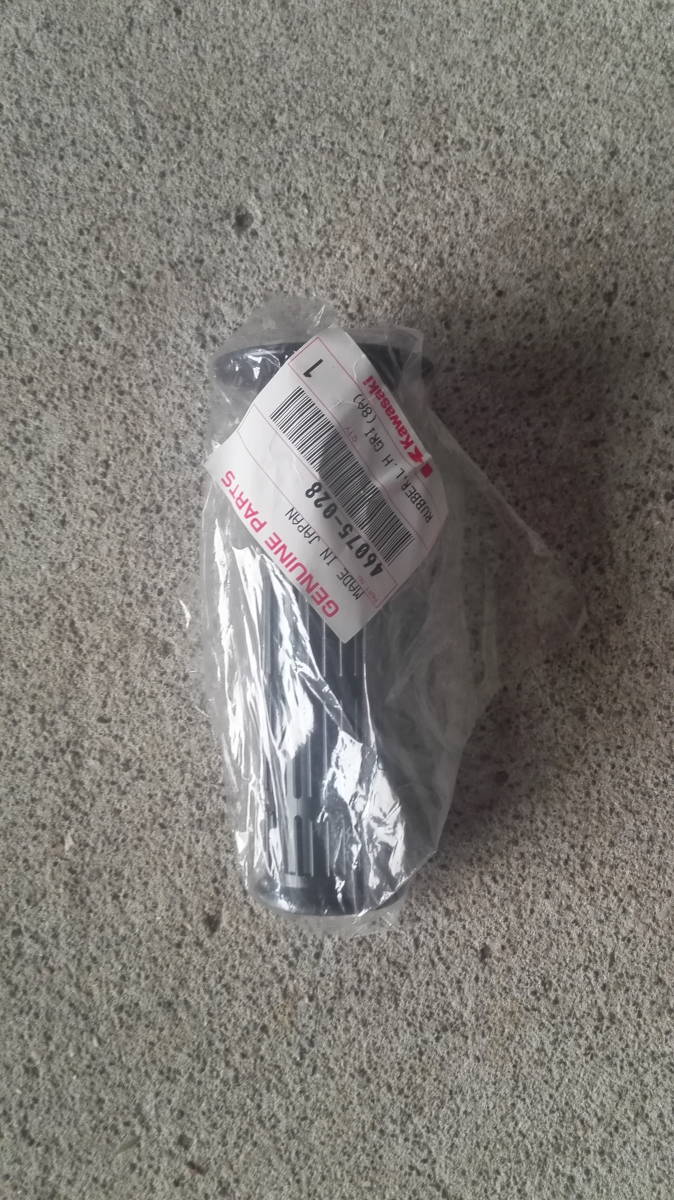 KH250純正左グリップ〔46075-028 ...