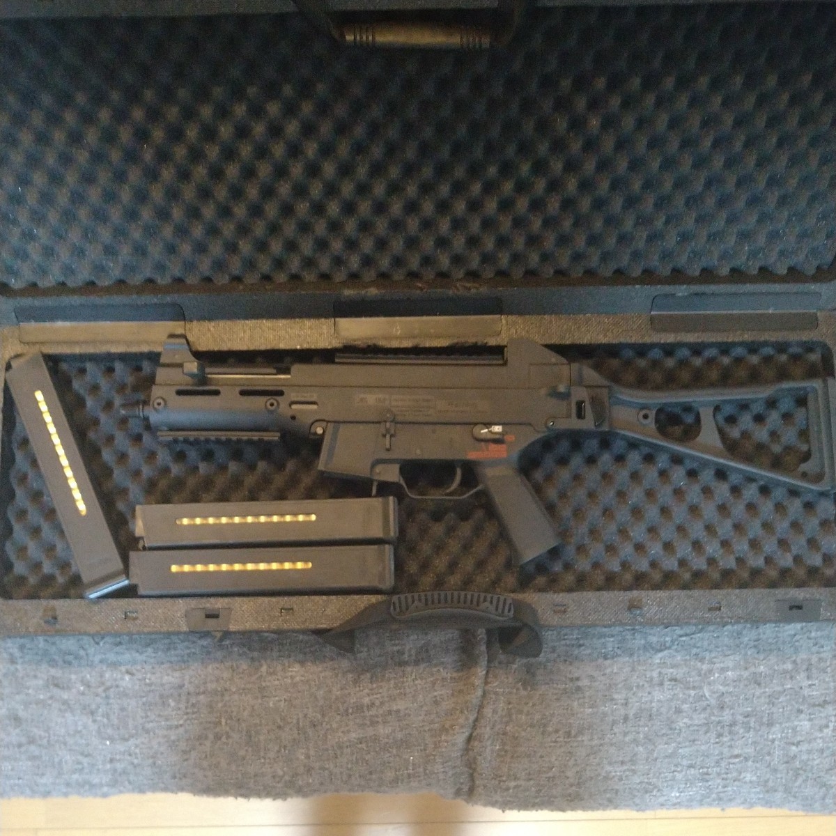 ARES UMP45 電動ガン 電動ブローバック マガジン3本 ガンケース付き(電動ガン)｜売買されたオークション情報、yahooの商品情報を ...