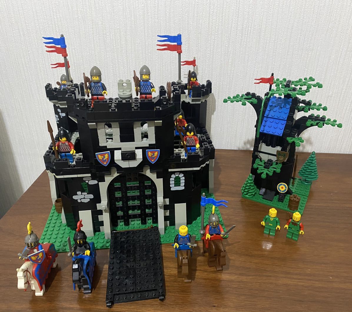レゴ お城シリーズ 6085 ブラックドラゴン城 6054 森の見張り小屋 LEGO Black Monarch's Castle ...