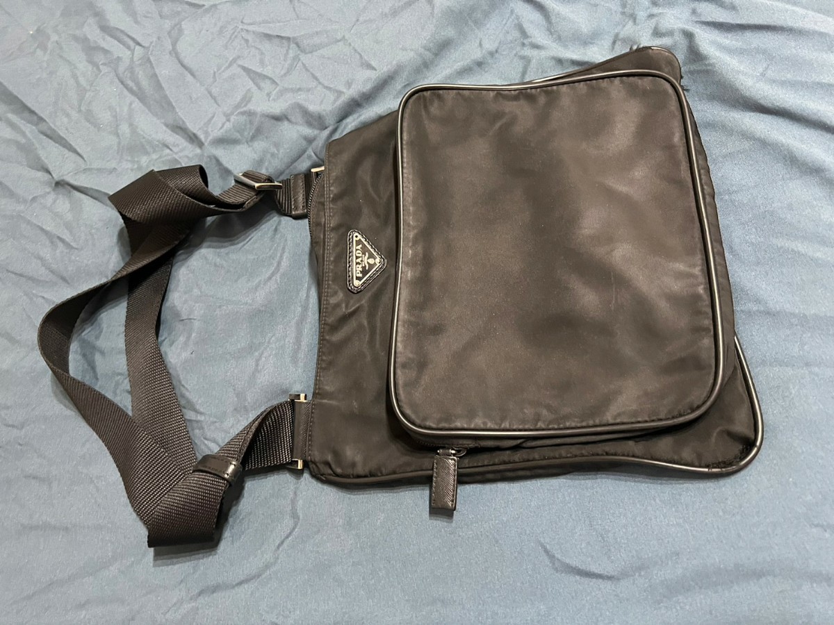 PRADA プラダ ショルダーバッグ ブラック ナイロン(ショルダーバッグ)｜売買されたオークション情報、yahooの商品情報をアーカイブ公開 - オークファン（aucfan.com）