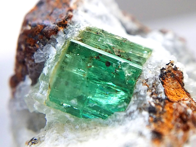 宝石質含む エメラルド 母岩付き 緑柱石 水晶 結晶 原石 標本 アフガニスタン産 約15ct 5(原石)｜売買されたオークション情報、yahooの商品情報をアーカイブ公開 - オークファン ...