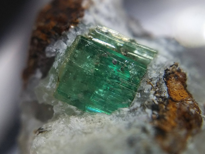 宝石質含む エメラルド 母岩付き 緑柱石 水晶 結晶 原石 標本 アフガニスタン産 約15ct 5(原石)｜売買されたオークション情報、yahooの商品情報をアーカイブ公開 - オークファン ...