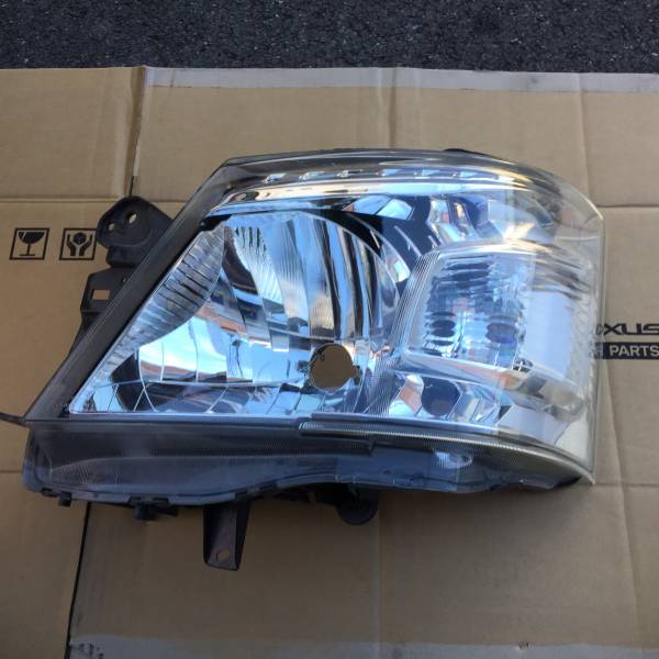 E26 NV350 キャラバン 純正 左 ハロゲン ヘッド ライト H021(ヘッドライト)｜売買されたオークション情報、yahooの商品情報 ...