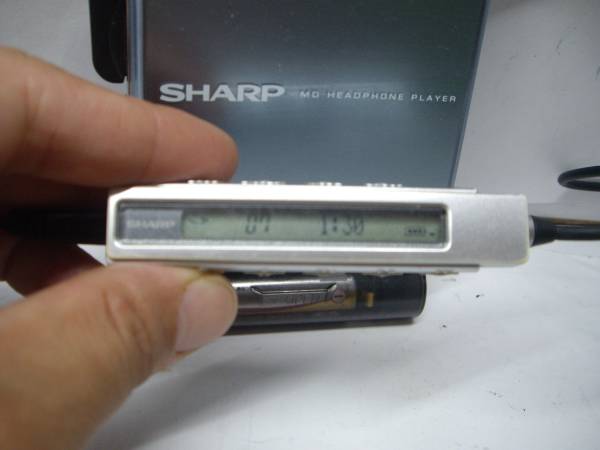 SHARP MDプレーヤー MD-ST600/MDLP対 携帯ポーチ付 ②(再生専用)｜売買されたオークション情報、yahooの商品情報を ...