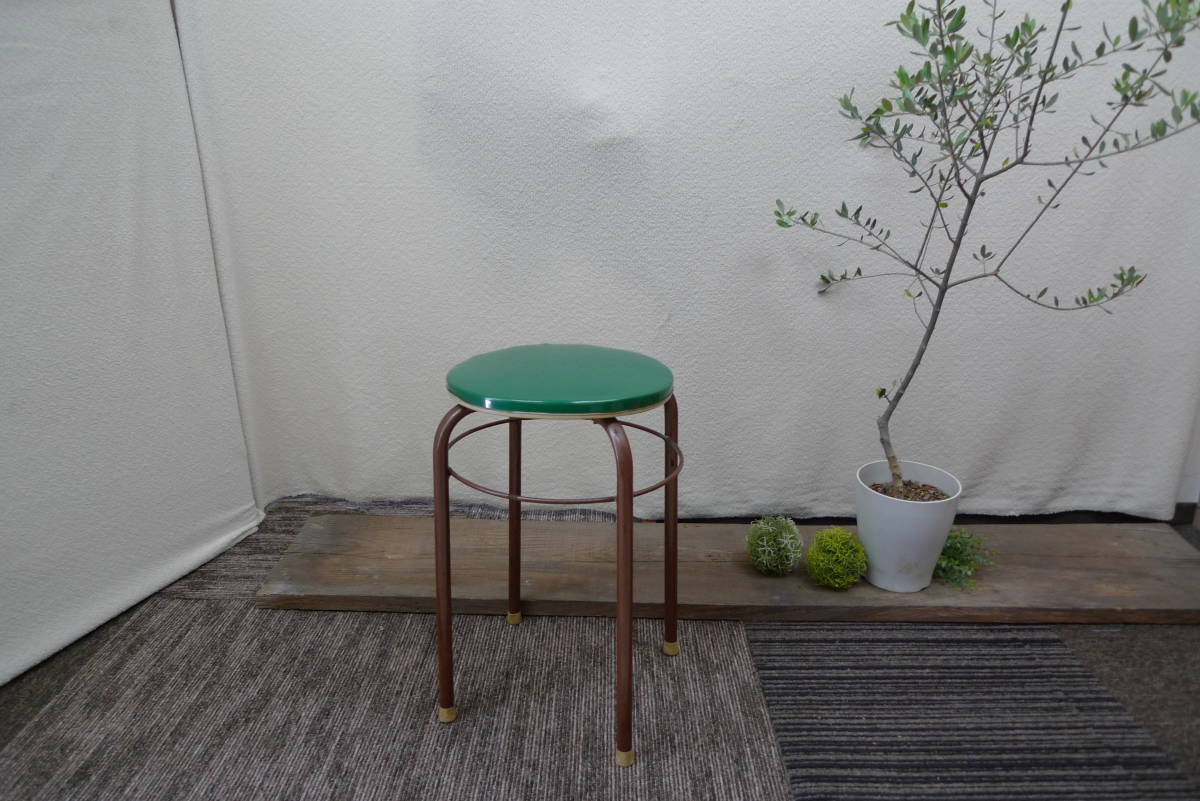 e215 古い鉄脚のスツール 昭和レトロ アンティーク 丸椅子 ビニール インダストリアル プリミティブ 古道具 インテリア 店舗什器 /140(スツール)｜売買されたオークション情報 ...