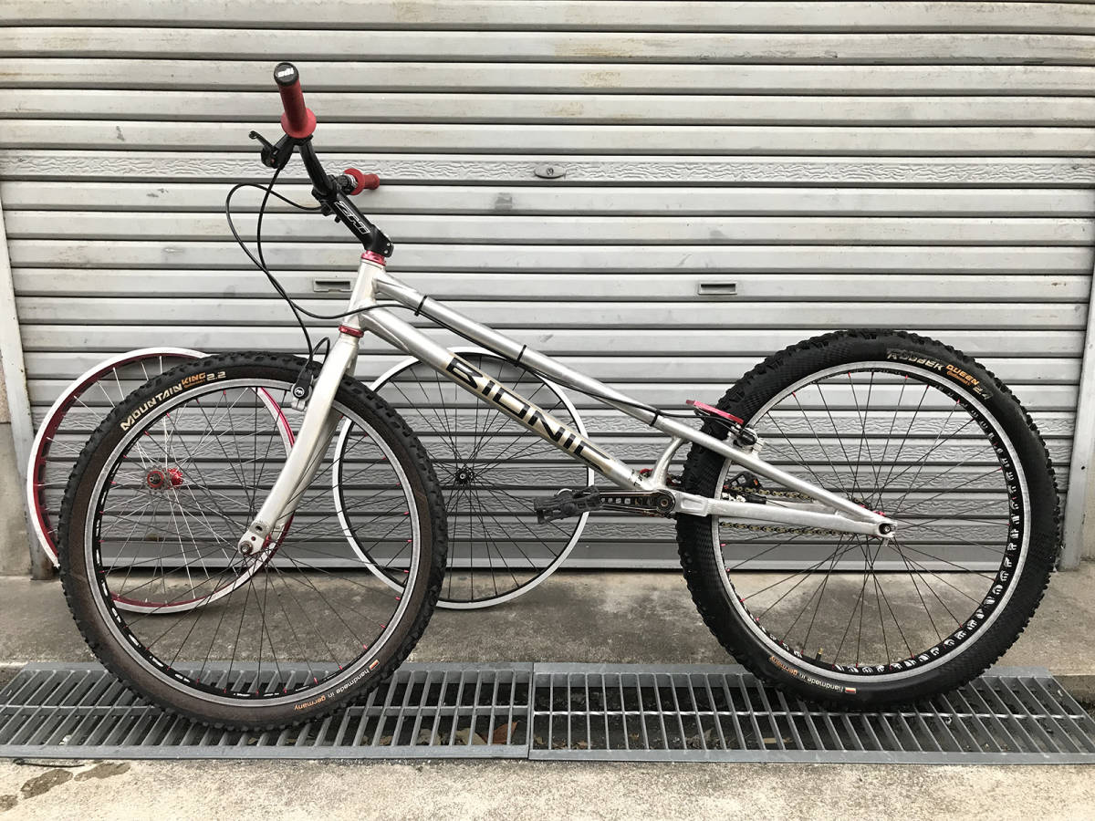 トライアル自転車 26インチ / BIONIC B5R / 前後油圧リム / オマケ：スペアホイール(車体)｜売買されたオークション情報、yahooの商品情報をアーカイブ公開 - オークファン ...