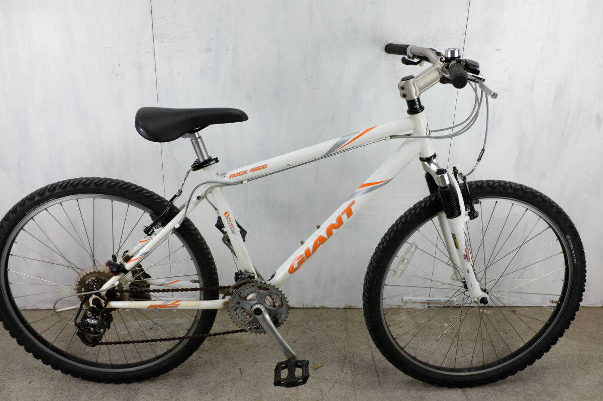 GIANT ROCK4800 26インチ クロモリ 21速 430mm MTB(Mサイズ)｜売買されたオークション情報、yahooの商品情報をアーカイブ公開 - オークファン（aucfan.com）