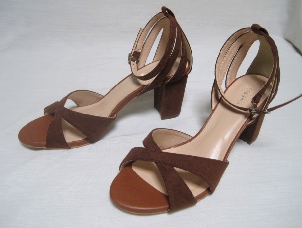 25EE BENEBISベネビス クロスカット ストラップサンダル(25.0cm)｜売買されたオークション情報、yahooの商品情報をアーカイブ公開 - オークファン（aucfan.com）