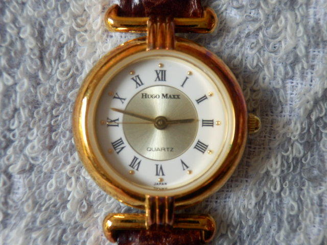 326 4 HUGO MAXX 金/白文字盤 送120~ 女性用使用少 動品 電池交換済(3針（時、分、秒）)｜売買されたオークション情報 ...