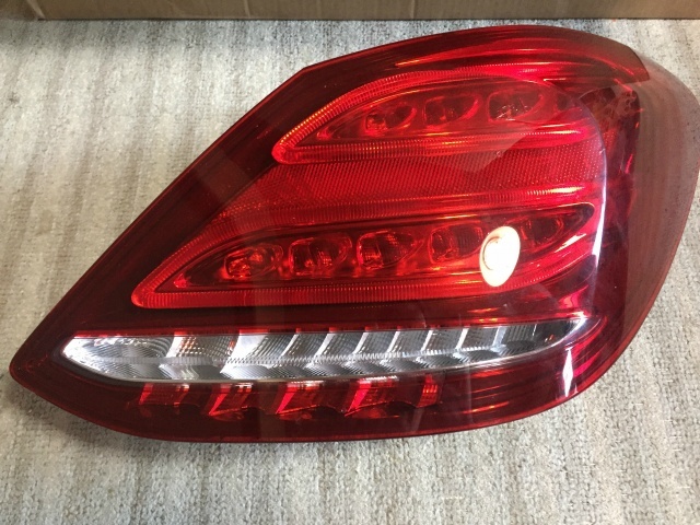 BENZ W205 Cクラス 純正 右 テール ライト ランプ A2059061457(テールライト)｜売買されたオークション情報、yahoo ...