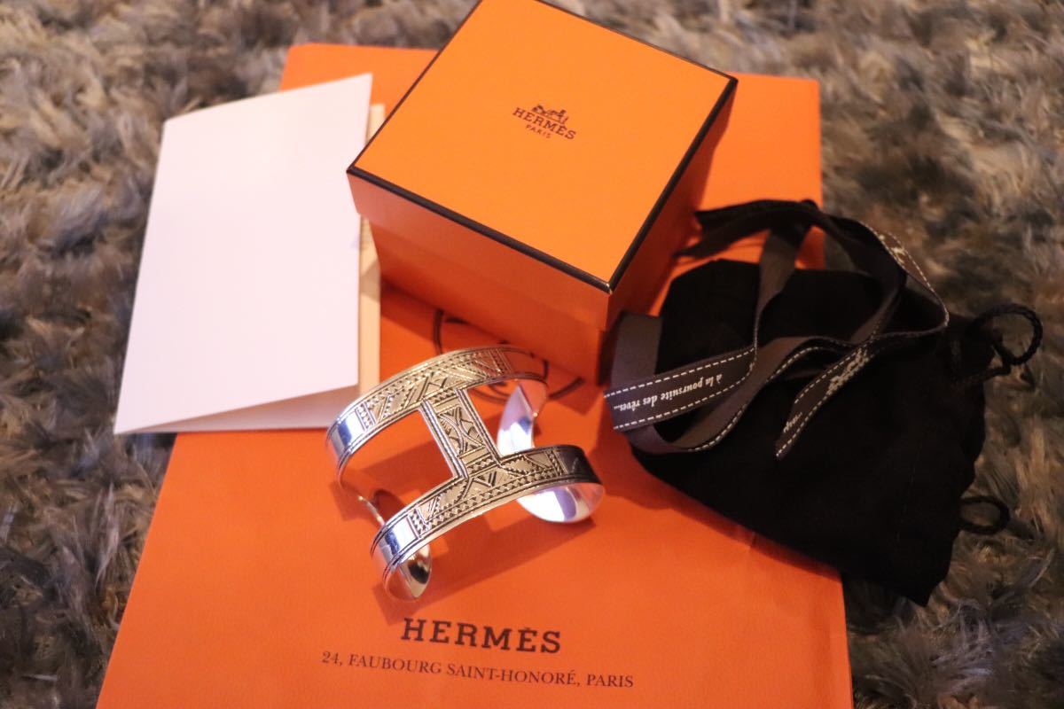 HERMESエルメス バングル トゥアレグ シルバー PM(ブレスレット、バングル)｜売買されたオークション情報、yahooの商品情報をアーカイブ公開 - オークファン（aucfan.com）