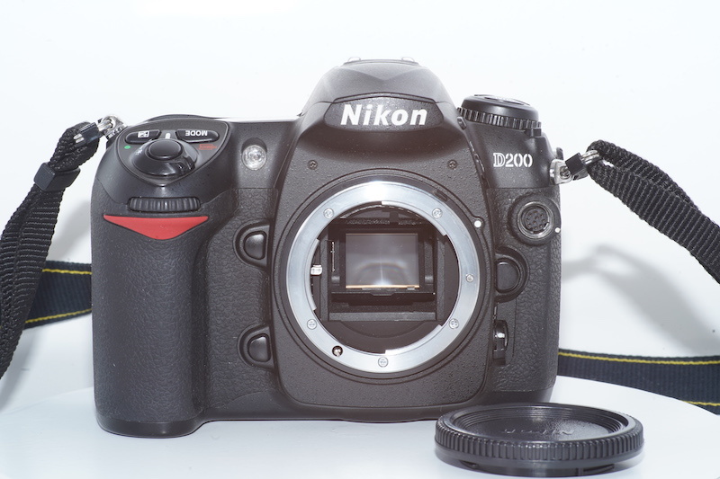 Nikon ニコン D200 デジタル一眼レフ ボディ(ニコン)｜売買されたオークション情報、yahooの商品情報をアーカイブ公開 - オークファン（aucfan.com）
