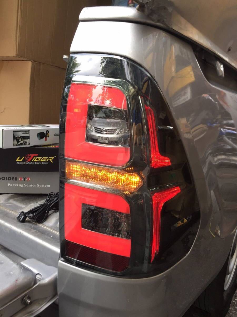 [即納]新型 ハイラックス GUN 125 系 LED テール ライトスモーク ファイバー 流れるウィンカー レボ カスタム リア USDM｜パーツ