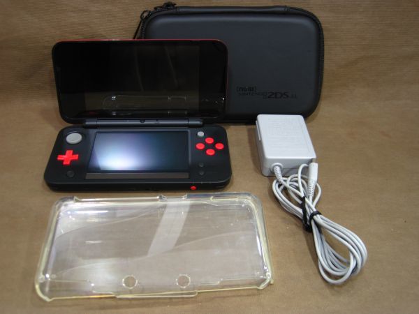 M3-961 NEW Nintendo 2DS LL JAN-001 ブラック×レッド ケース カバー付き(ニンテンドー3DS LL本体 ...