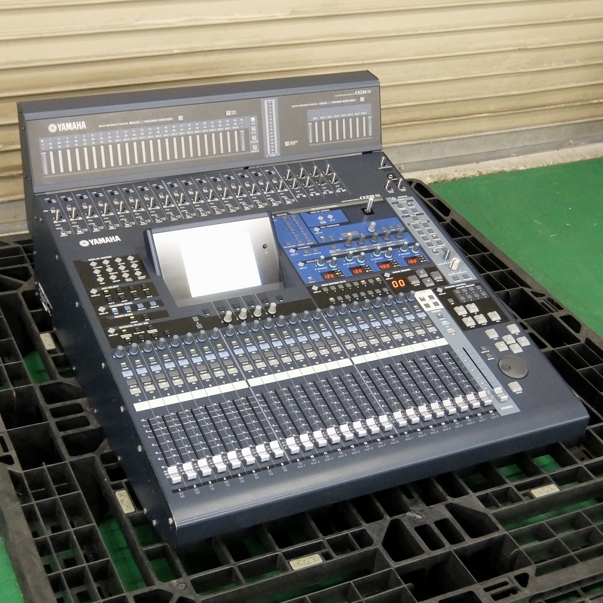 YAMAHA 02R96VCM デジタルミキシングコンソール MB02R96メーターブリッジ装備 / /大型ミキサー #296092(ミキサー ...