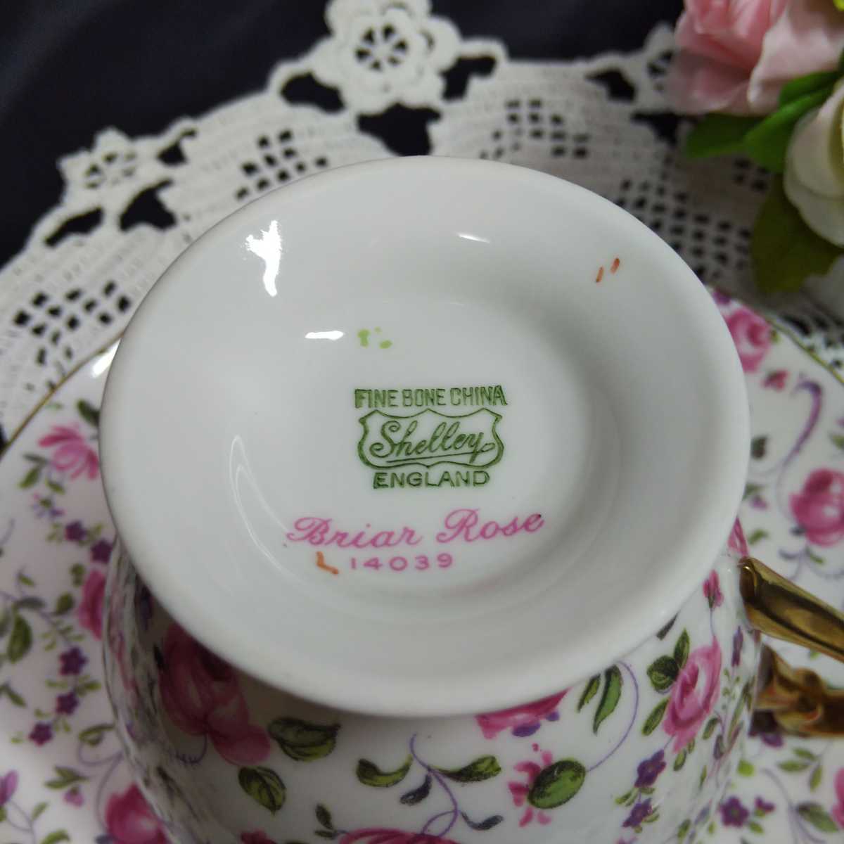 1944年-1966年 英国名窯Shelley シェリー Briar Rose カップ&ソーサー(シェリー)｜売買されたオークション情報、yahooの商品情報をアーカイブ公開 - オークファン ...