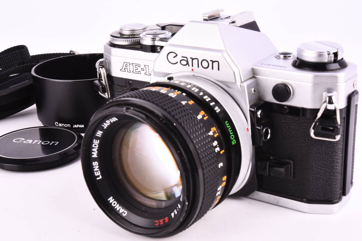 C4-0449 Canon キヤノン AE-1 一眼レフ FD 50mm f/1.4 S.S.C. レンズ キャップ フード ストラップ付き ...