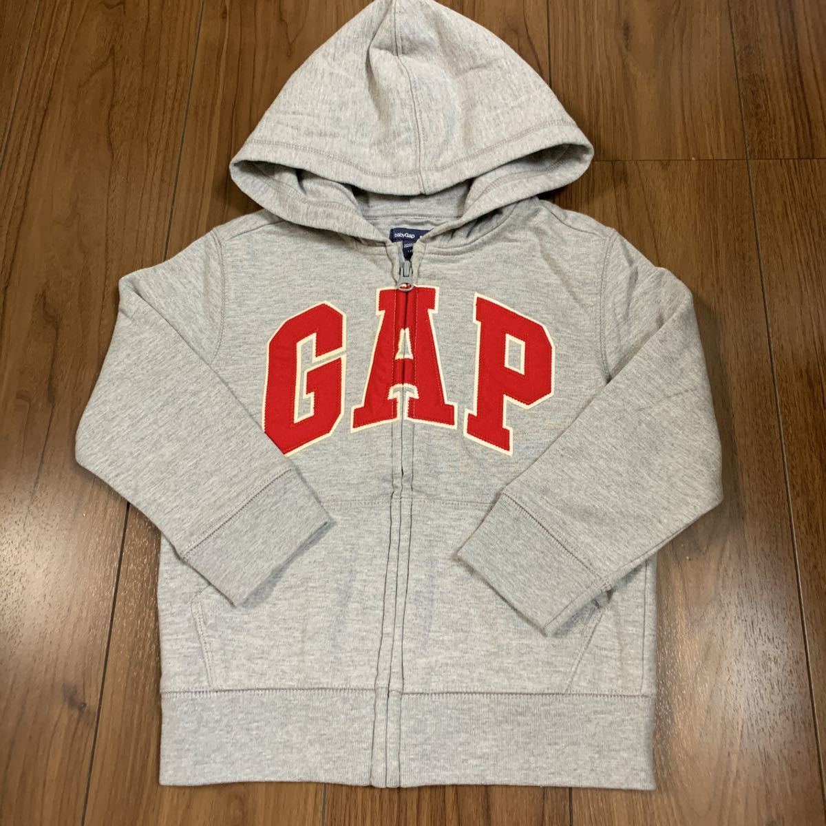 baby GAP ベビーギャップ パーカー 110 4years グレー(パーカ)｜売買されたオークション情報、yahooの商品情報をアーカイブ公開 - オークファン（aucfan.com）
