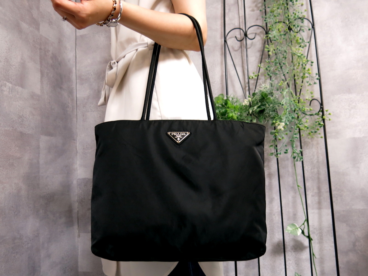超 PRADA プラダ ポコノ ナイロン トート バッグ 黒 ブラック シルバー金具 イタリア製 肩掛け B5 収納 書類 かばん 19381(トートバッグ)｜売買されたオークション情報 ...
