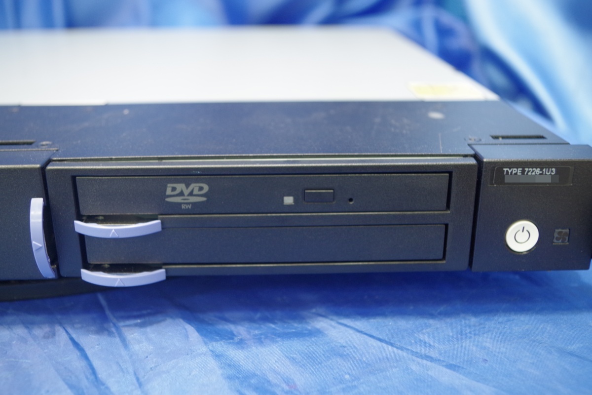 IBM/マルチメディアエンクロージャー 7226-1U3/LTO7ドライブ+DVD MULTIドライブ搭載 240R(テープ装置)｜売買された ...
