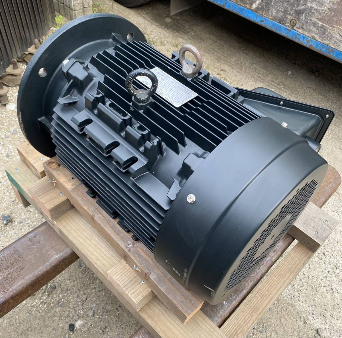 東芝モーター 三相全閉外扇モータ フランジ取付 屋外 TKKH3-FCKLAW21E 15kW 200V 4P 長期在庫品現状渡し(その他 ...