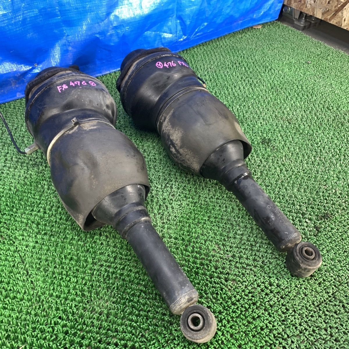 TOYOTA トヨタ センチュリー GZG50 フロントストラット エアサス 左右セット TA-GZG50 平成26年式 4ドア FR 6AT 48010-40070 Y/04-0487(その ...