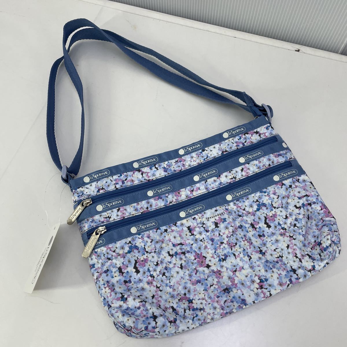 LeSportsac レスポートサック ショルダーバッグ 3352-E148 展示品 ＃947(ショルダーバッグ)｜売買されたオークション情報、yahooの商品情報をアーカイブ公開 ...