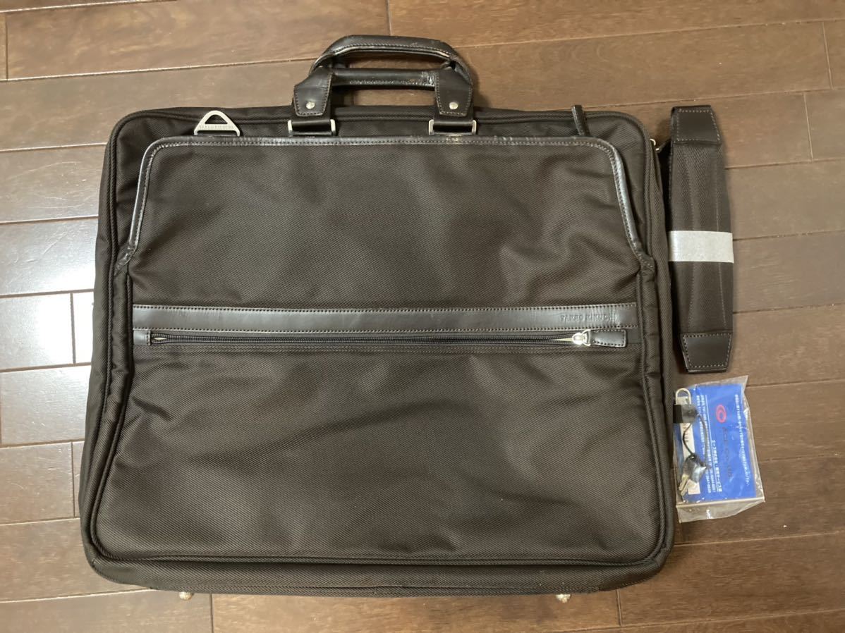 ACE Co. タケオキクチのガーメントバッグ 本革レザー使用TAKEO KIKUCHI(スーツケース、トランク一般)｜売買されたオークション情報、yahooの商品情報をアーカイブ公開 ...