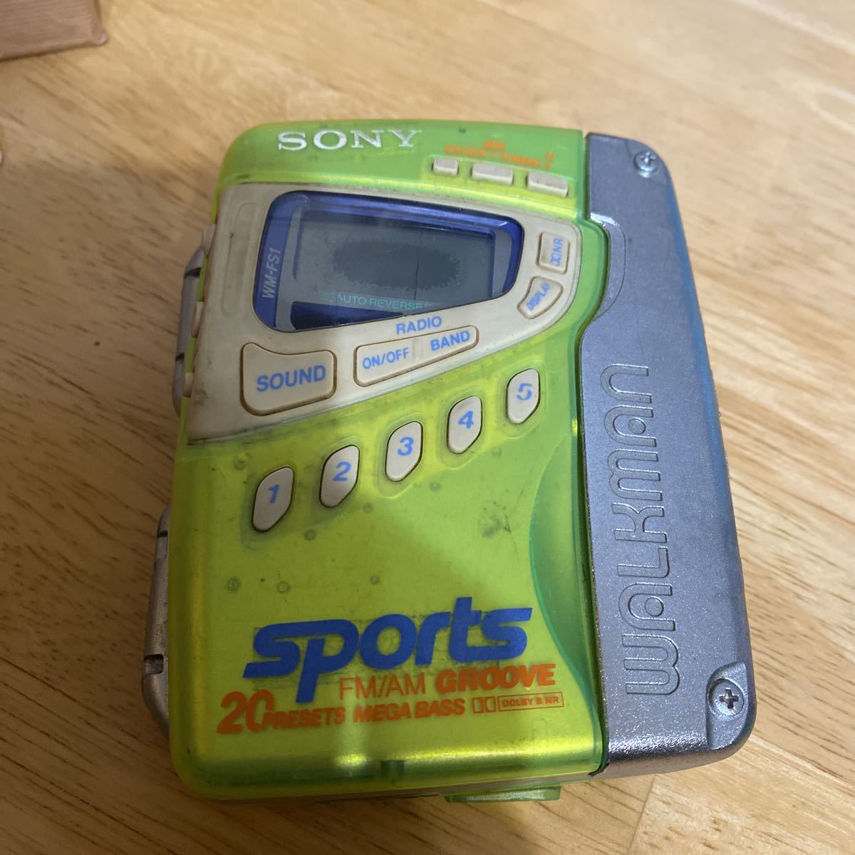 ジャンク SONY ソニー SPORTS スポーツ WALKMAN ウォークマン WM-FS1 昭和レトロ(再生専用)｜売買されたオークション ...