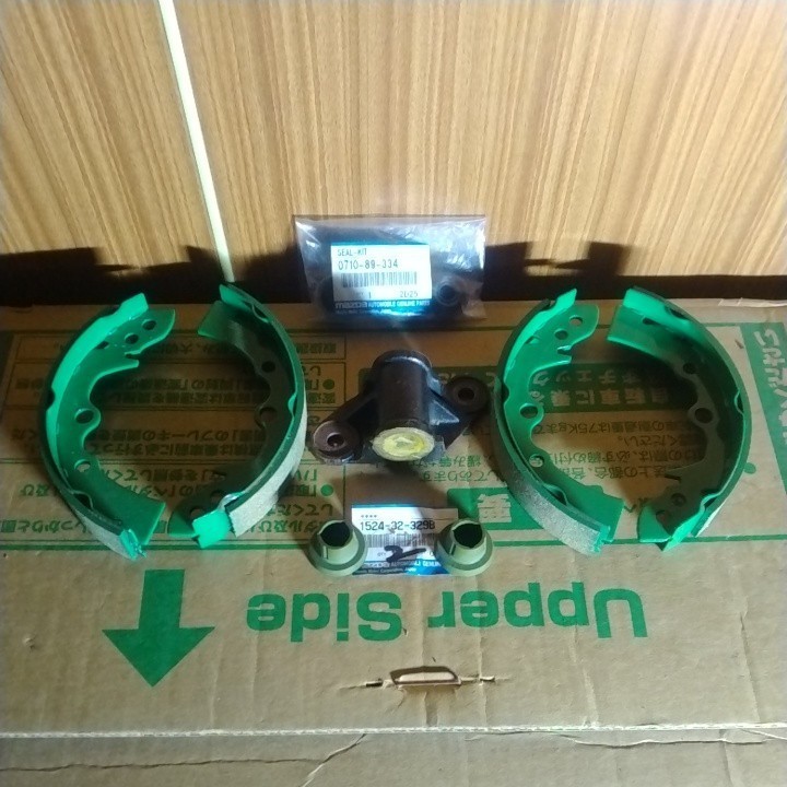 ブレーキシュー サバンナRX-7 SA22C 前期 リア ドラムブレーキ 用(その他)｜売買されたオークション情報、yahooの商品情報をアーカイブ公開 - オークファン（aucfan.com）