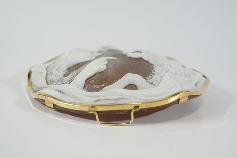 D683 カメオ界のカリスマ Garofalo/ガロファロ カメオ K18金具 重量47.8g 直径8.2cm 女神 ライオン Gennaro/ジェンナーロ 巨匠彫刻家(カメオ)｜売買された ...