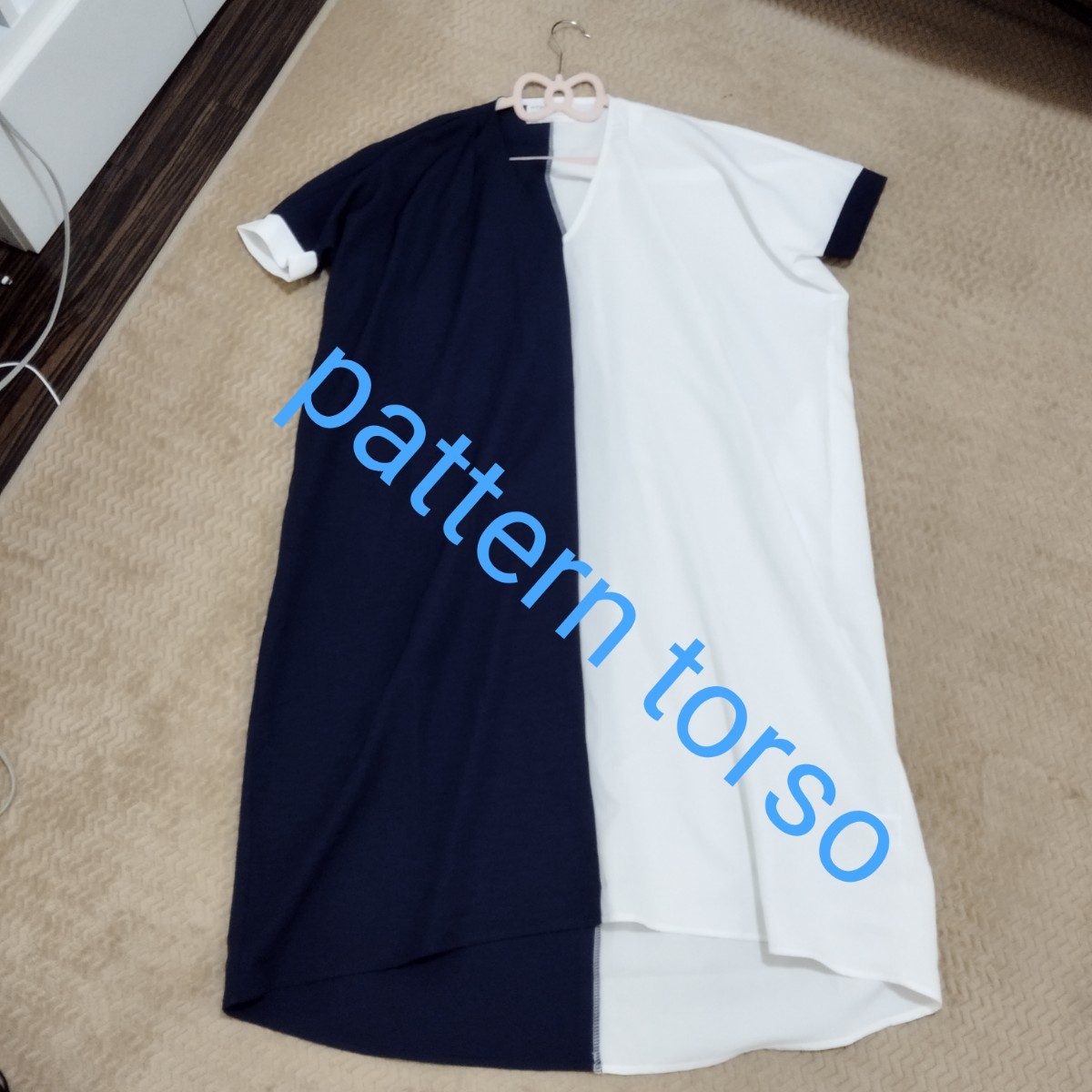 pattern torso antiqua バイカラー Vネックワンピース 白ネイビー Flee 0825(Mサイズ)｜売買されたオークション情報、yahooの商品情報をアーカイブ公開 ...