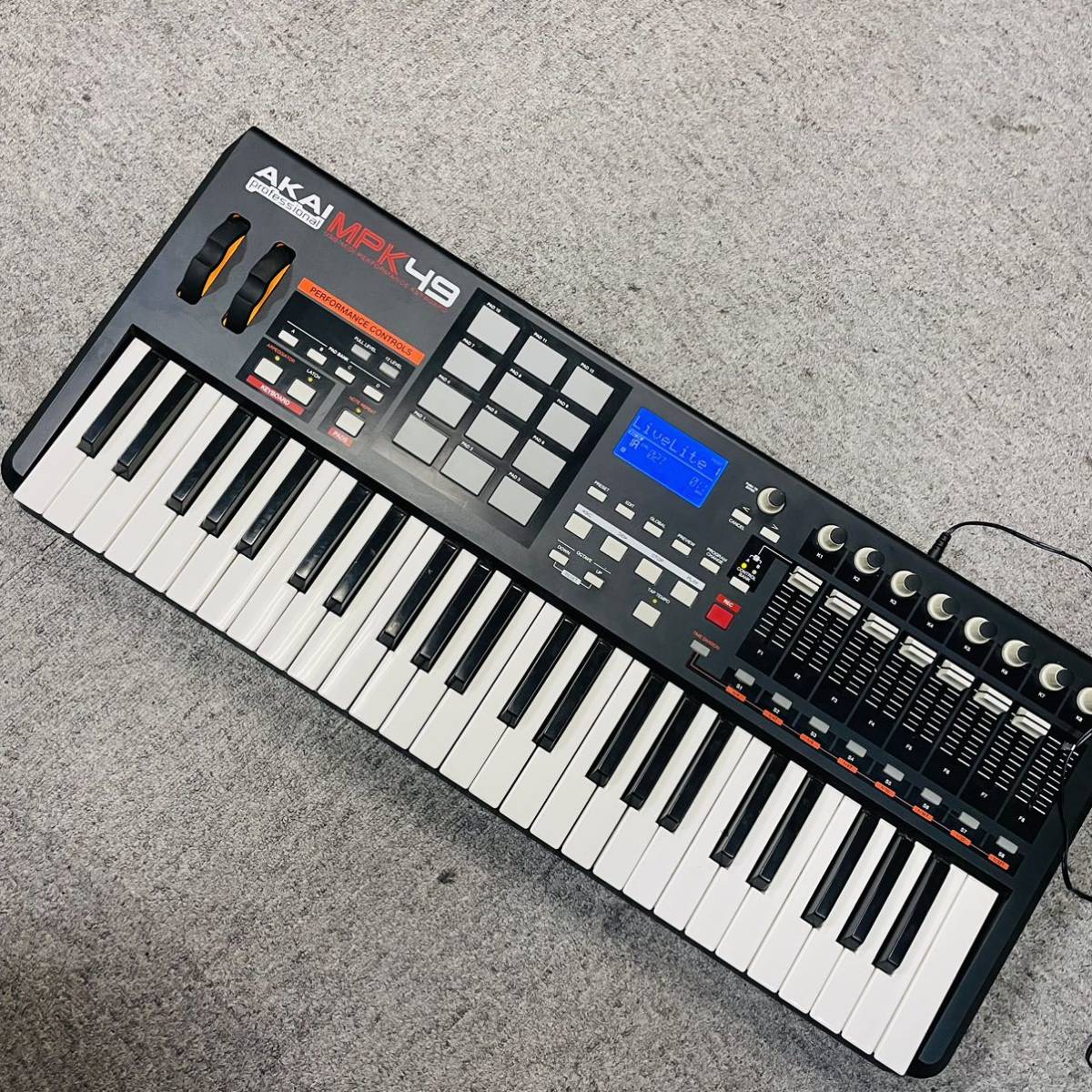 通電 AKAI Professional MPK49 49鍵盤 MIDIキーボード NN8191(MIDIキーボード、コントローラー)｜売買さ ...