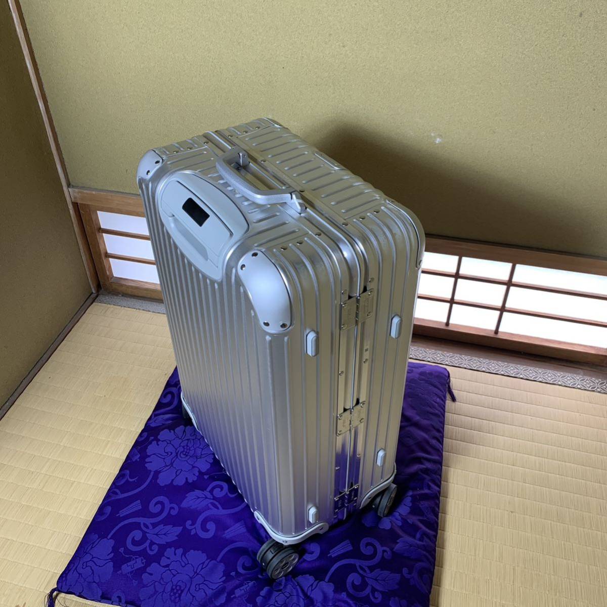 RIMOWA 廃版 トパーズ E-tag 67L(リモワ)｜売買されたオークション情報、yahooの商品情報をアーカイブ公開 - オークファン（aucfan.com）