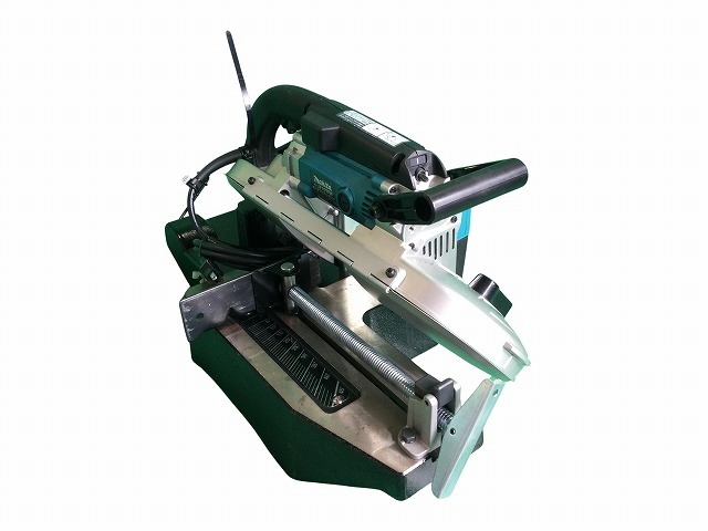 makita マキタ 100V ポータブルバンドソー 2107FW 台座付き 115mm ライト 変則 鉄筋カッター 切断機 92476(メタ ...