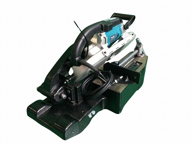 makita マキタ 100V ポータブルバンドソー 2107FW 台座付き 115mm ライト 変則 鉄筋カッター 切断機 92476(メタ ...