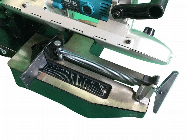 makita マキタ 100V ポータブルバンドソー 2107FW 台座付き 115mm ライト 変則 鉄筋カッター 切断機 92476(メタ ...