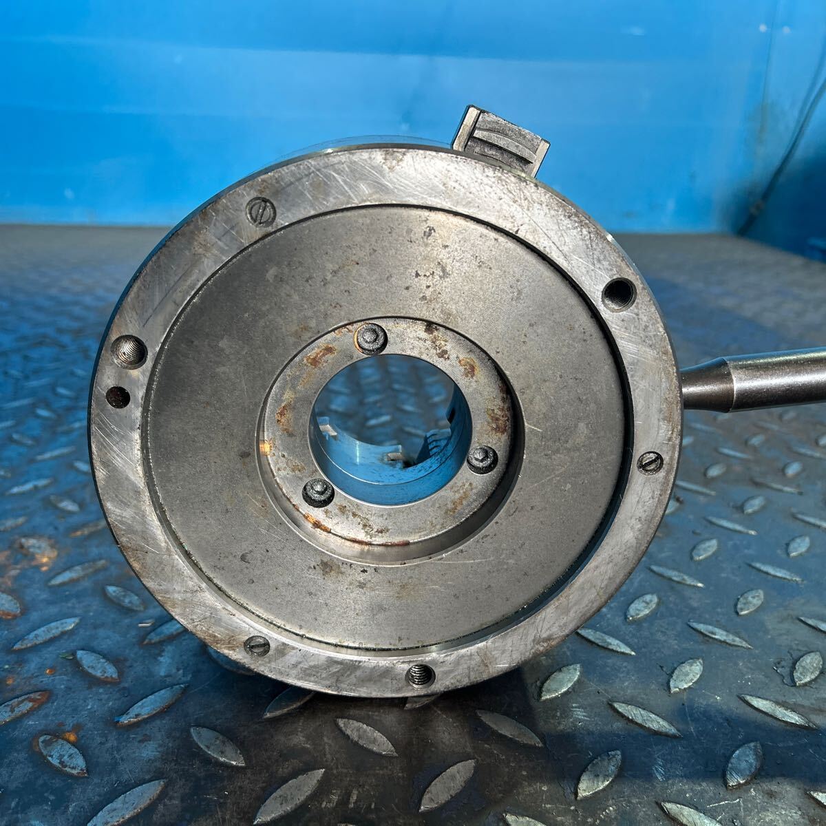 T347 KITAGAWA 北川鉄工所 三つ爪スクロールチャック JN07T 7インチ 動作良好 ハンドルあり(旋盤用チャック、生爪)｜売買されたオークション情報、yahooの商品情報を ...