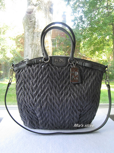 Coach 18634 70周年限定コーチ マディソン シェブロン リンジー(トートバッグ)｜売買されたオークション情報、yahooの商品情報 ...