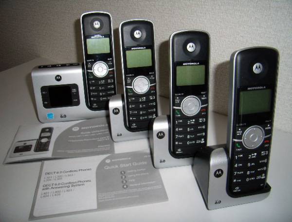 モトローラMOTOROLA L404コードレス親機＋子機3台(留守番電話)｜売買されたオークション情報、yahooの商品情報をアーカイブ公開 ...