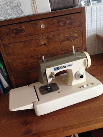 レトロ Belna mini ミニミシン かわいい ディスプレイ(ミシン)｜売買されたオークション情報、yahooの商品情報をアーカイブ公開 ...