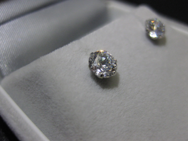 一級品 Pt900 1.42ct'プラチナ900'ダイヤモンド'ピアス(プラチナ)｜売買されたオークション情報、yahooの商品情報をアーカイブ公開 - オークファン（aucfan.com）