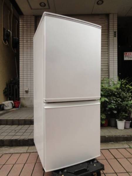 2011年製 シャープ 137L 2ドア ノンフロン冷凍冷蔵庫 SJ-S14T(100リットル～)｜売買されたオークション情報、yahooの ...
