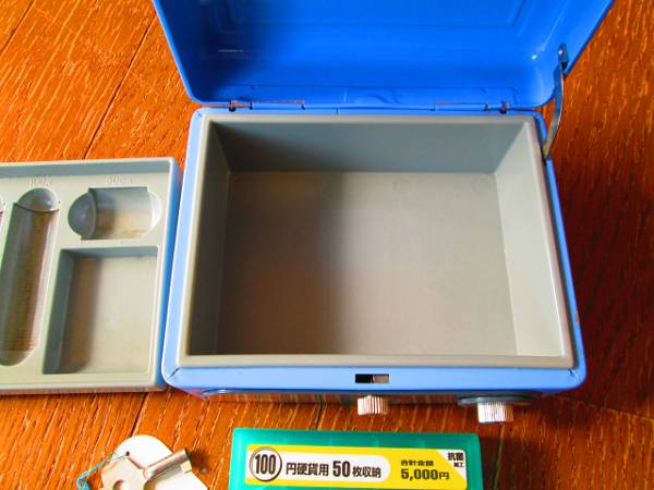 手提げ 金庫 CASH BOX 鍵付き コインケース Asmix ACB-8801水色(金庫)｜売買されたオークション情報、yahooの商品情報をアーカイブ公開 - オークファン（aucfan ...