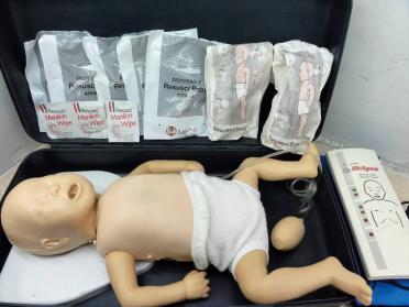 G08-1Q4406/医療用マネキン CPR 心肺蘇生 マネキン レサシベビー レールダル(救急、衛生用品)｜売買されたオークション情報、yahooの商品情報をアーカイブ公開 - オークファン ...