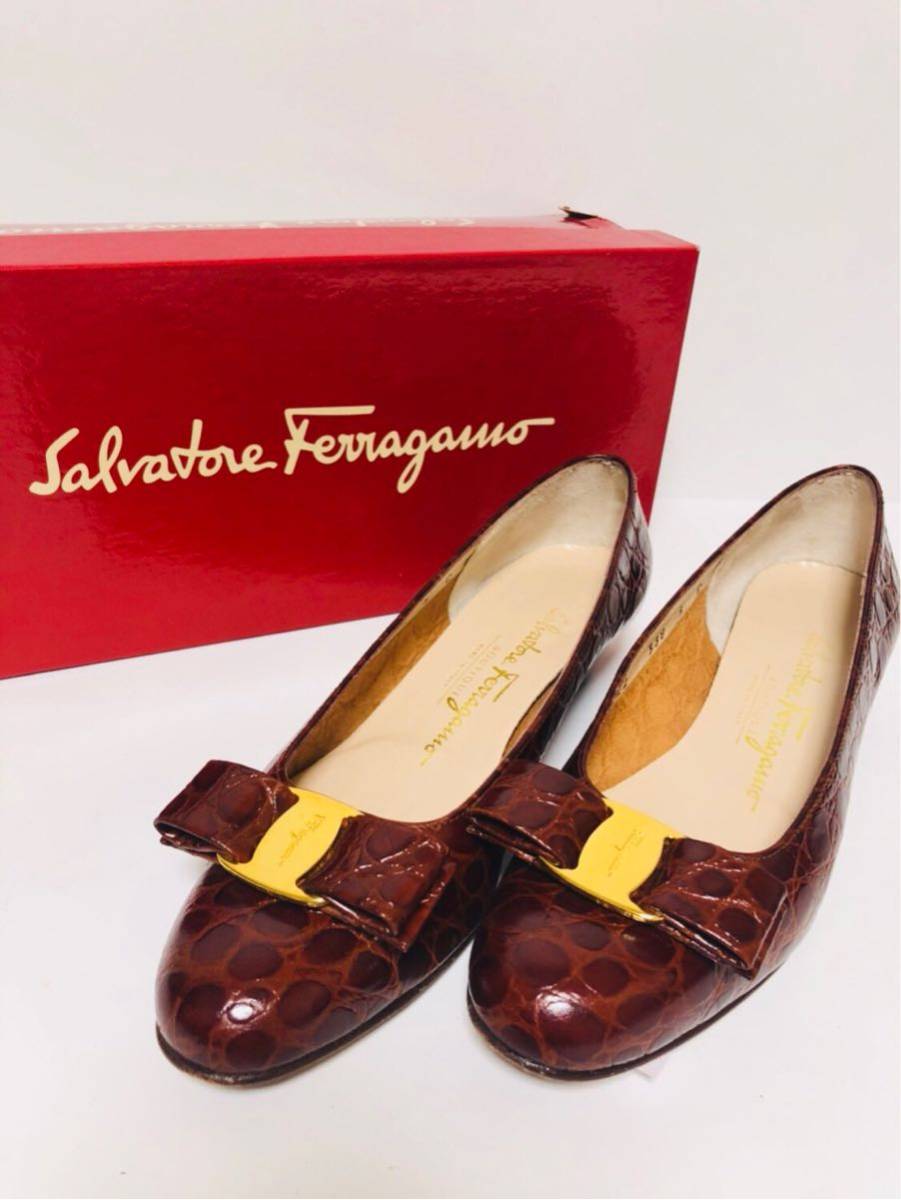 Ferragamo フェラガモ ヴァラリボン パンプス クロコ型押し 茶系色(5以下)｜売買されたオークション情報、yahooの商品情報をアーカイブ公開 - オークファン（aucfan.com）