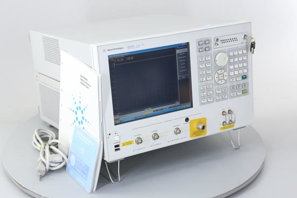 DW Agilent E5052B E5052B-CFG001 Signal Source Analyzer 10MHz-7GHz 鍵 2 ソフトウェアシグナルソースアナライザー ...