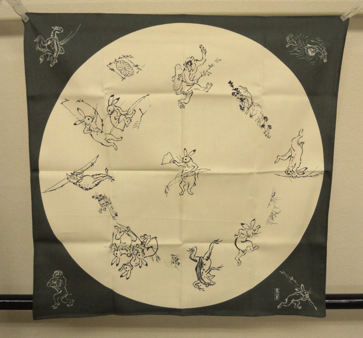 4658 綿 風呂敷 むす美 鳥獣人物戯画 丸窓 モスグリーン 68cm-(風呂敷)｜売買されたオークション情報、yahooの商品情報をアーカイブ公開 - オークファン（aucfan.com）