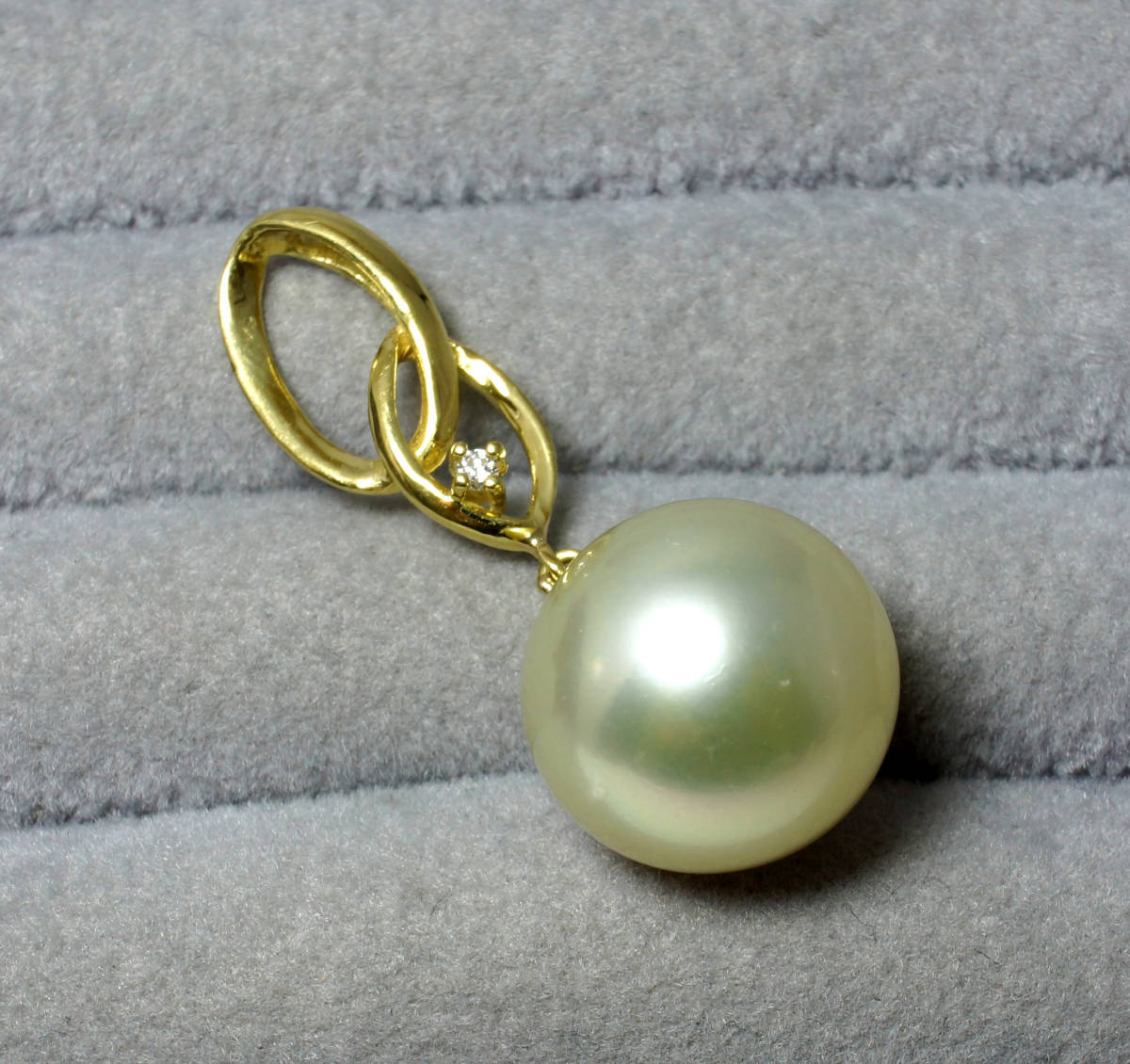天然南洋白蝶パール ゴールド 11.4mm ダイヤ 0.01ct K18 2.7g ペンダントトップ ジュエリー(白蝶（しろちょう）真珠)｜売買されたオークション情報、yahooの商品情報を ...