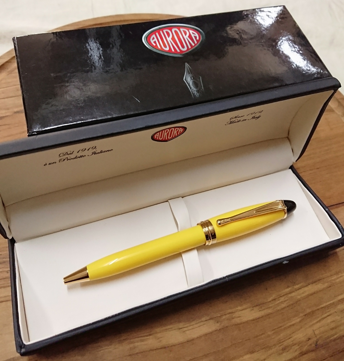 AURORA アウロラ イプシロン ボールペン イエロー ケース付き(アウロラ)｜売買されたオークション情報、yahooの商品情報をアーカイブ公開 - オークファン（aucfan.com）